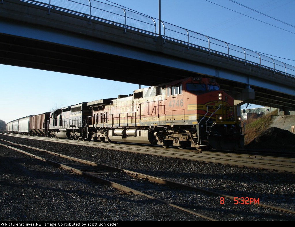 CSX 5264 & CSX 695 run back-to-back WB
